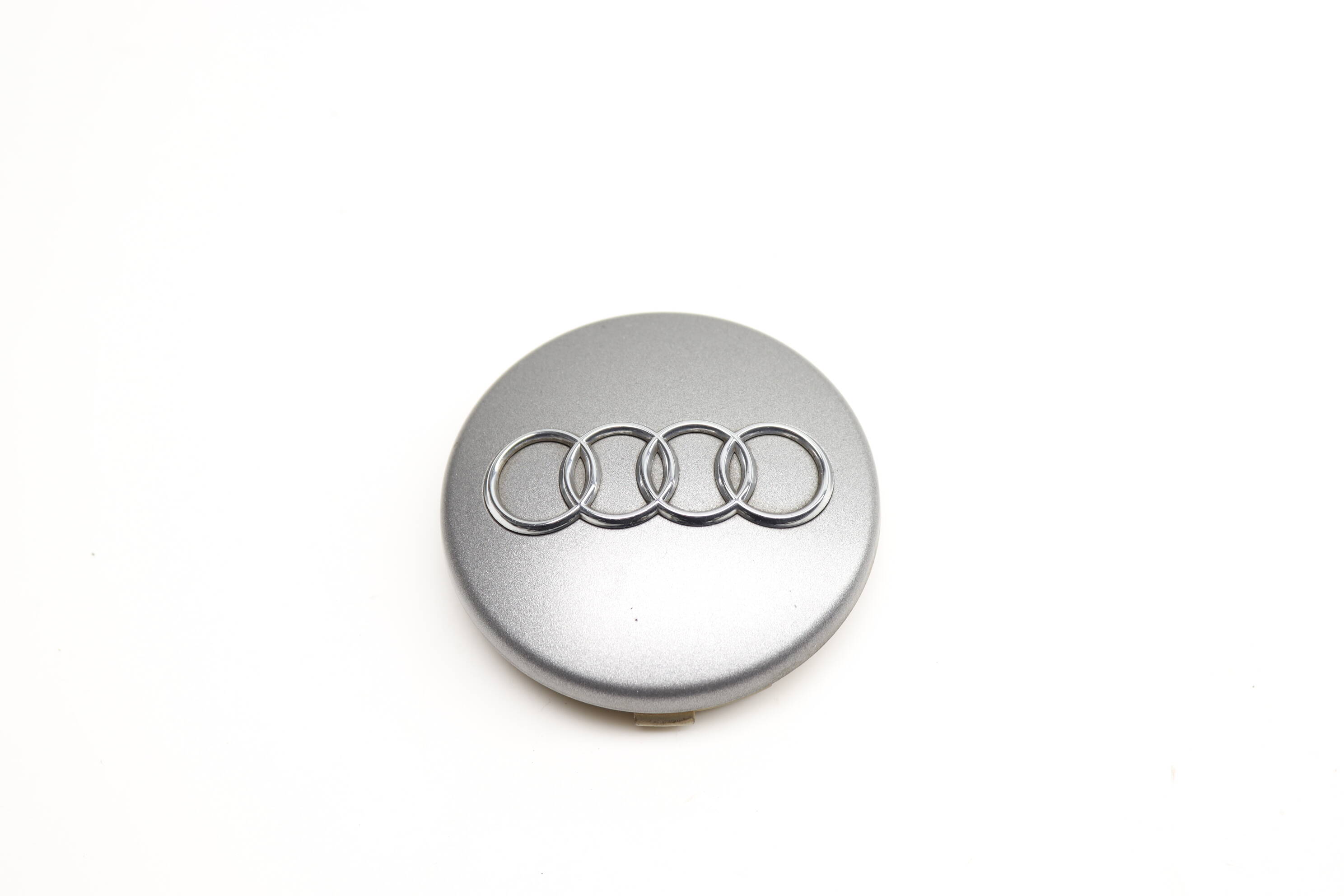 Audi Wheel Center Cap (A4, A3, A4 Quattro, A6, TT) 4B0601170