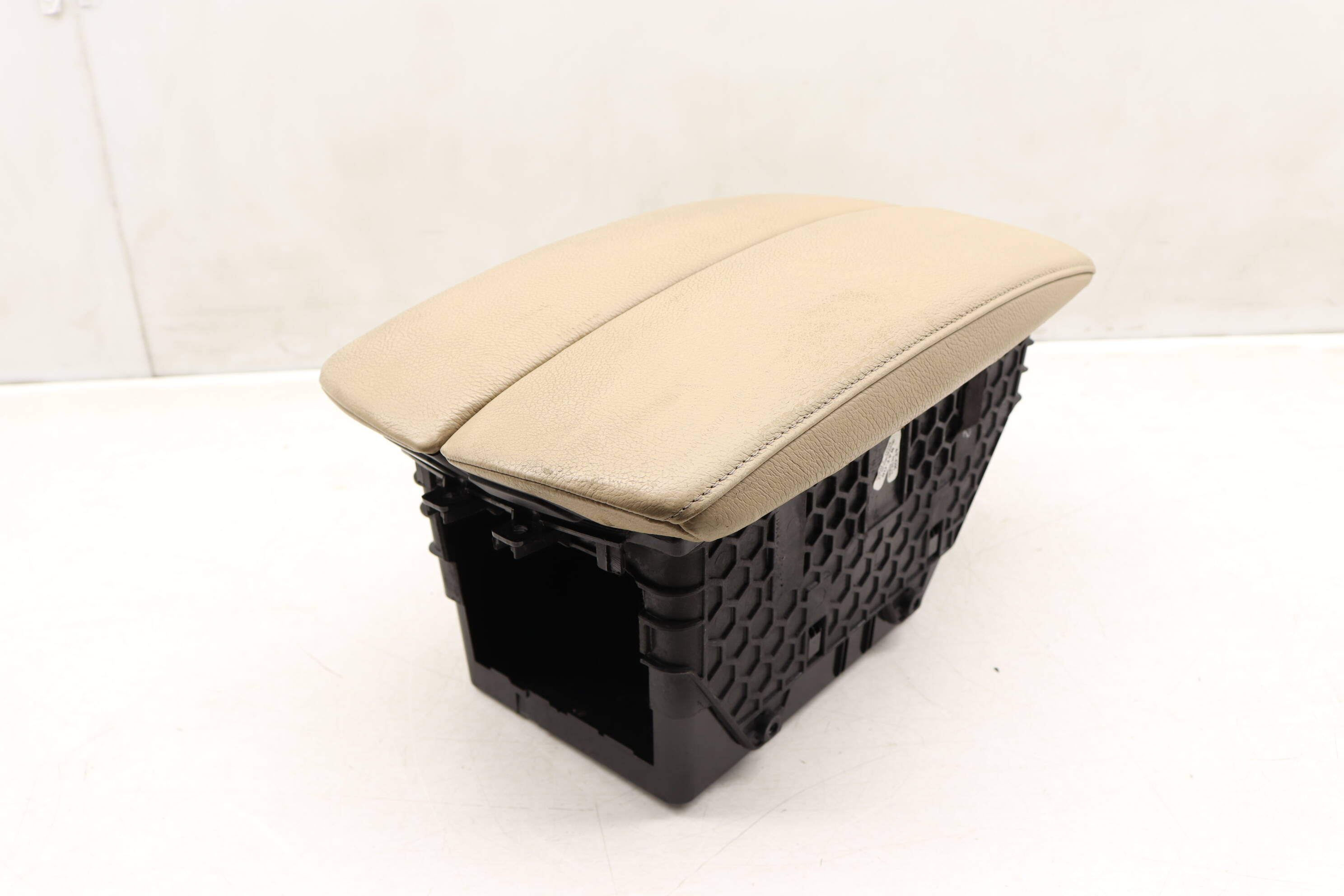 BMW Front Center Armrest / Storage Bin (X6, X5) 51169115083