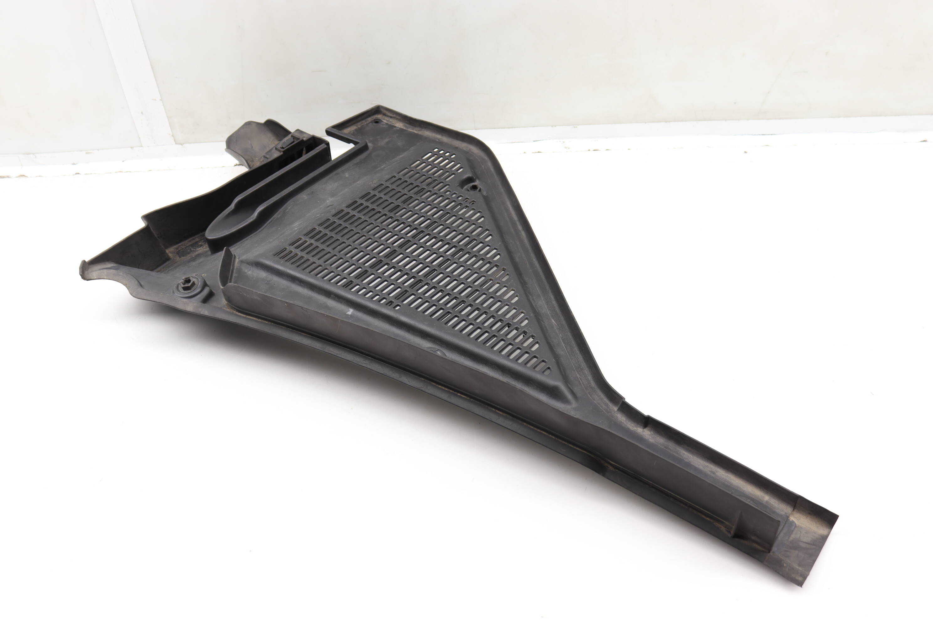 BMW Left Cabin Filter Cover (X5, X6) 64316945583