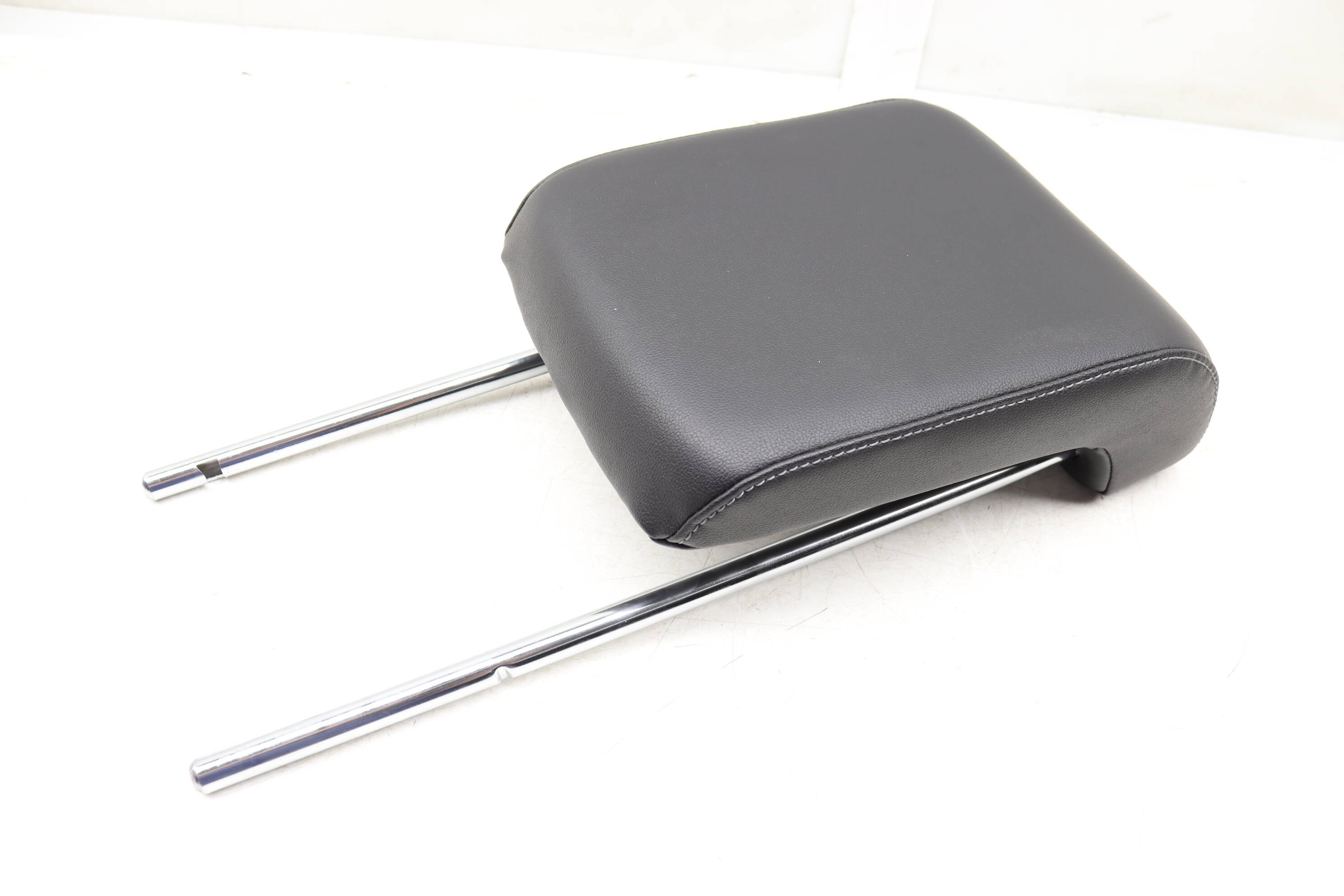 VW Rear 3Rd Row Headrest / Head Rest (Atlas) 3CN888901H