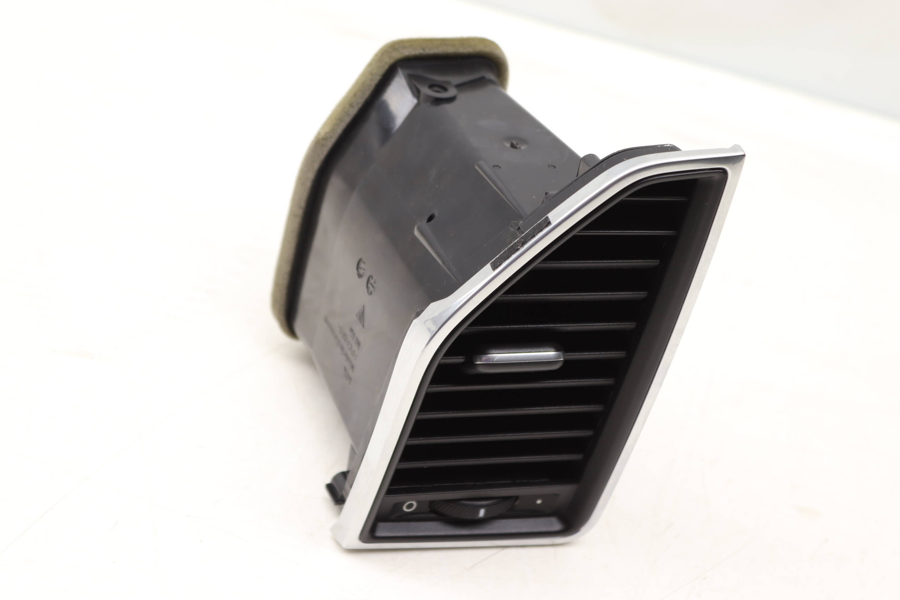 Porsche Right Center Dash Air Vent (Macan) 95B819202